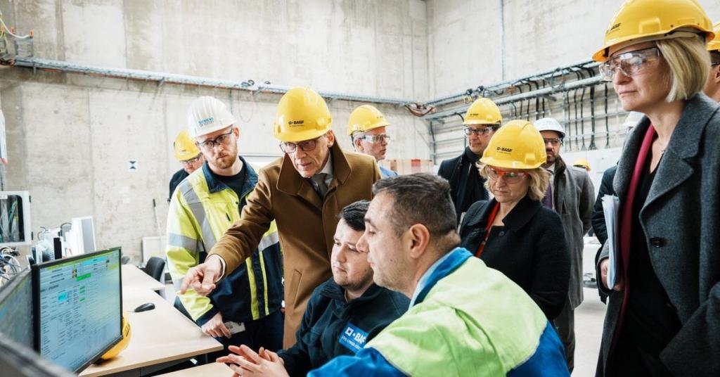 Behind Siemens & BASF’s World-First Green Hydrogen Project